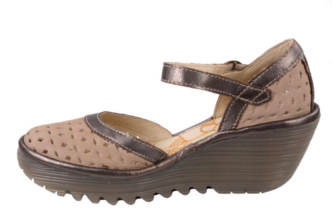 Fly London YVEN029FLY Cloud/Bronze Cupi/Idra Women's Wedges Sandals Ma ...